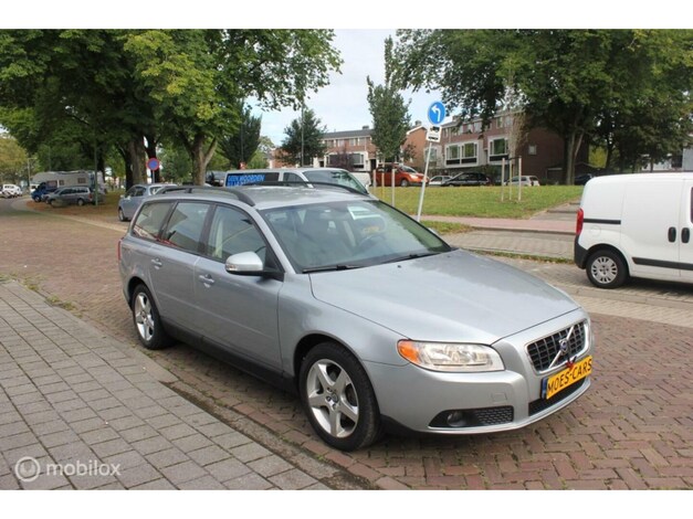 Volvo V70 Benzine [03-ZK-LJ] | AutoTrack.nl