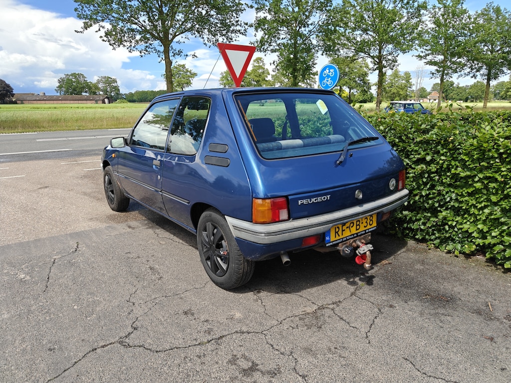 Peugeot 205 Benzine Handmatig in Broekland kopen? - AutoWeek